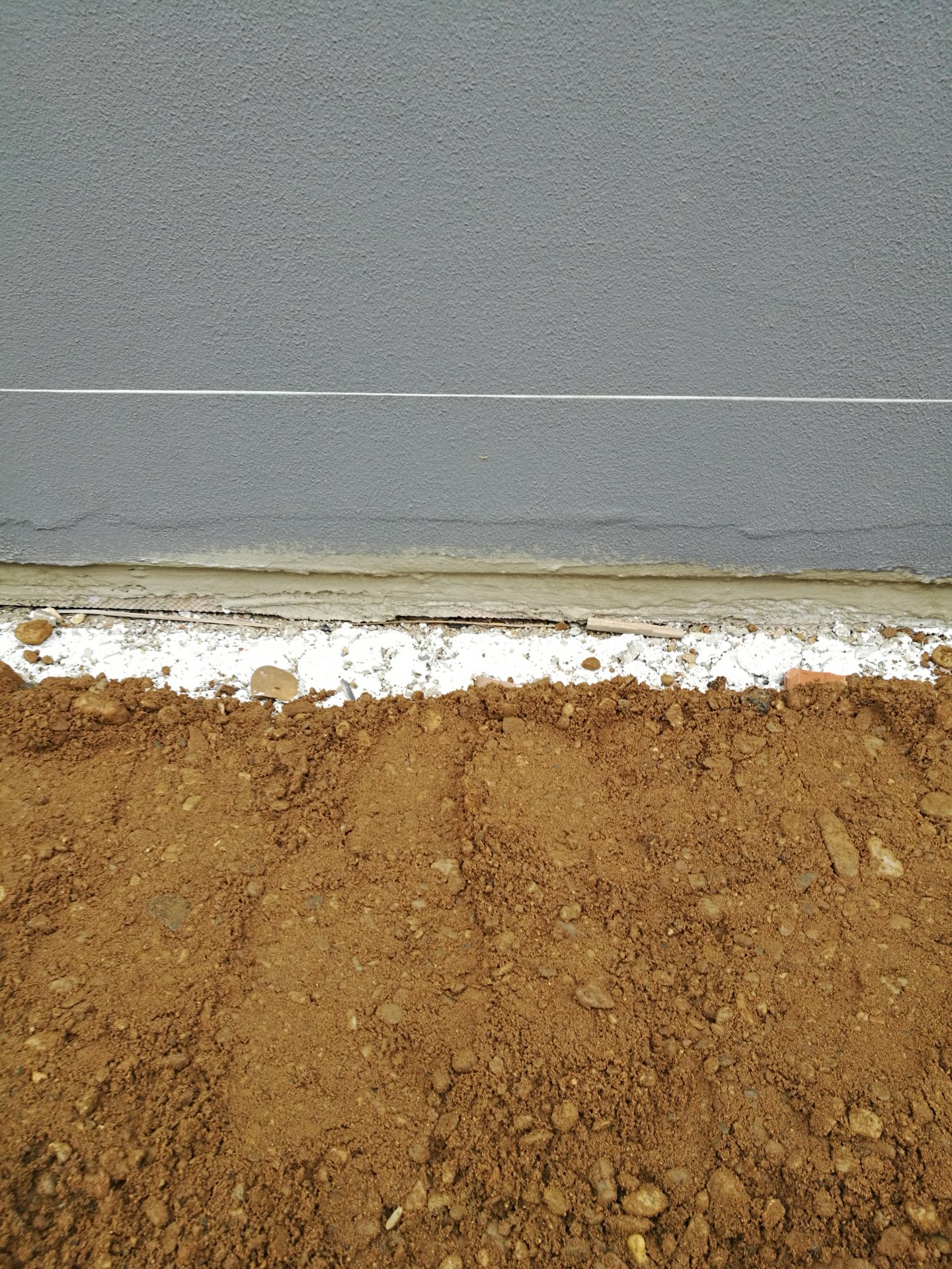 Spritzschutz an Hauswand